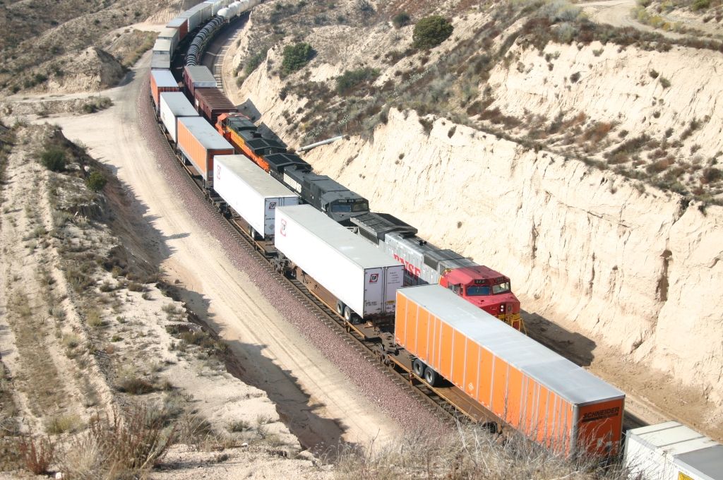 BNSF Manifest rounds the curve
